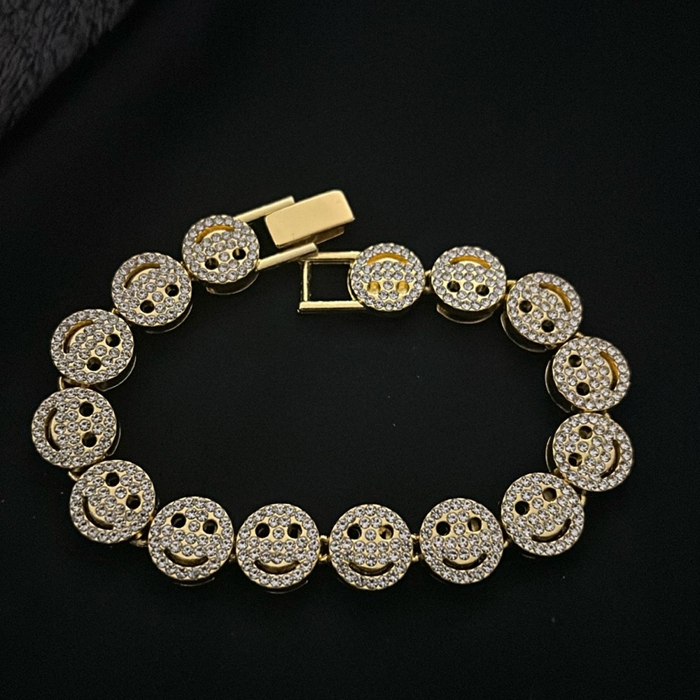 Smiley Face Bracelet. - Gem
